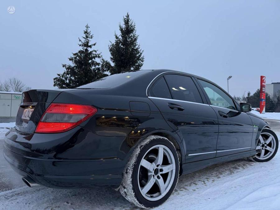 Black Mercedes-Benz c-320 2008 in Kaunas, with an engine capacity of 2.99 L and mileage of 396 thousand km for 5450 €, photo 17 on AUTOMOTO.COM.LV