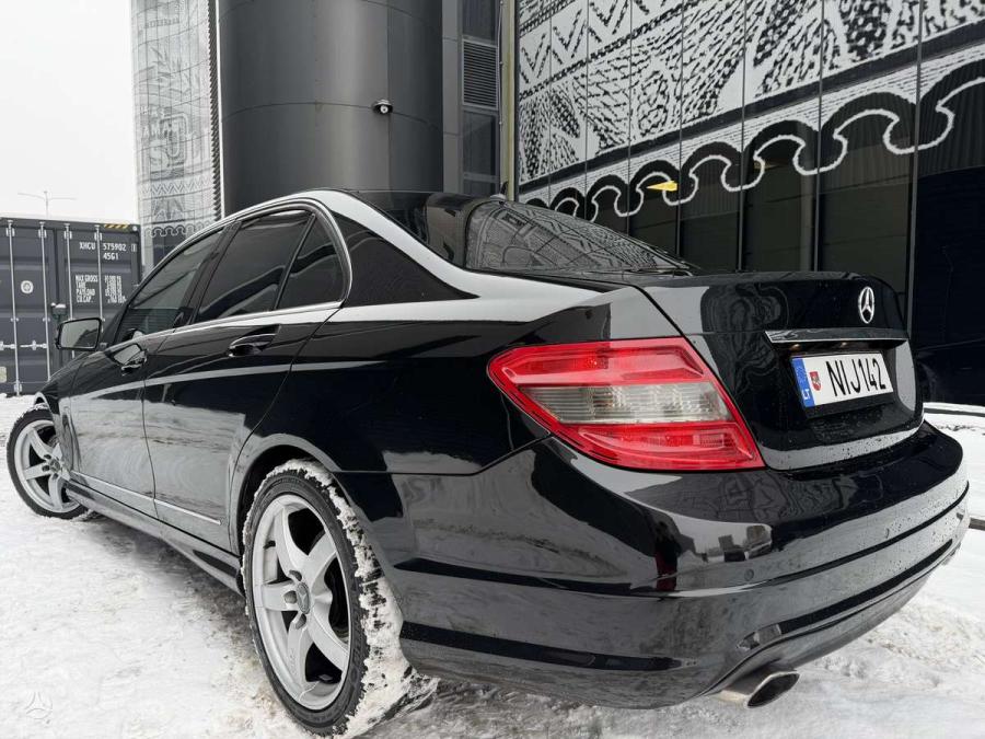 Melns Mercedes-Benz c-320 2008 Kauņa, ar dzinēja tilpumu 2.99 L un nobraukumu 396 tūkst. km par 5450 €, foto 3 vietnē AUTOMOTO.COM.LV