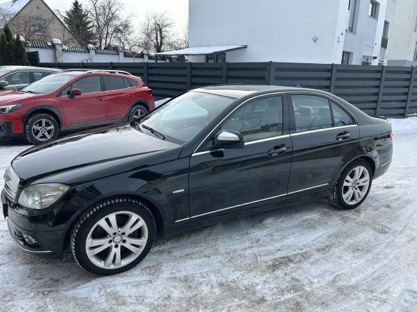 Melns Mercedes-Benz c-320 2008 Viļņa, ar dzinēja tilpumu 3.00 L un nobraukumu 306 tūkst. km par 4500 €, foto 3 vietnē AUTOMOTO.COM.LV