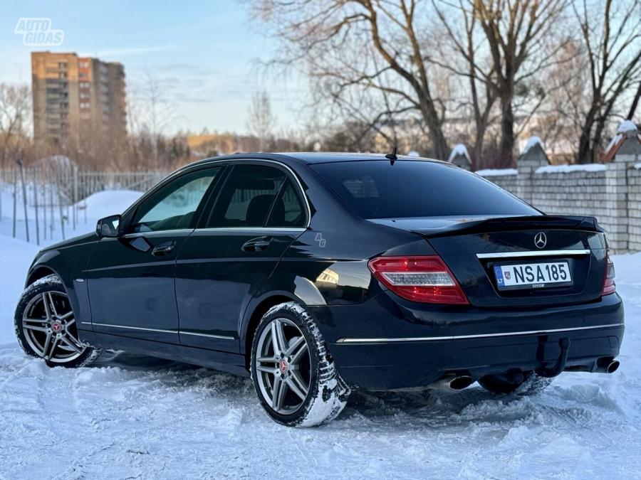 Melns Mercedes-Benz c-320 2008 Kauņa, ar dzinēja tilpumu 3.00 L un nobraukumu 299 tūkst. km par 5000 €, foto 4 vietnē AUTOMOTO.COM.LV