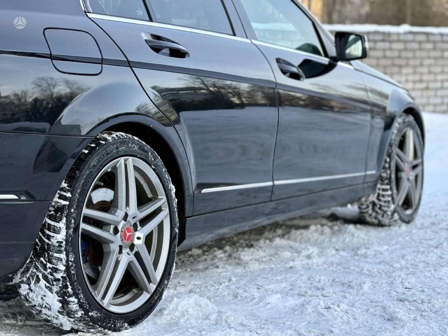 Melns Mercedes-Benz c-320 2008 Kauņa, ar dzinēja tilpumu 2.99 L un nobraukumu 299 tūkst. km par 5000 €, foto 6 vietnē AUTOMOTO.COM.LV