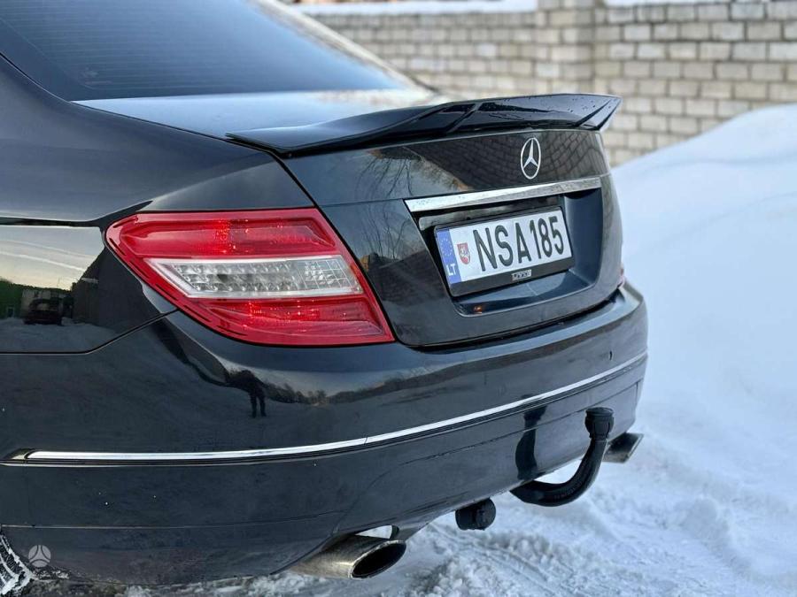 Melns Mercedes-Benz c-320 2008 Kauņa, ar dzinēja tilpumu 2.99 L un nobraukumu 299 tūkst. km par 5000 €, foto 7 vietnē AUTOMOTO.COM.LV