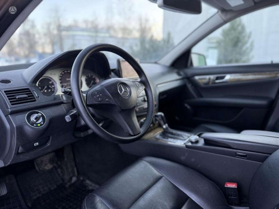 Melns Mercedes-Benz c-320 2008 Kauņa, ar dzinēja tilpumu 2.99 L un nobraukumu 299 tūkst. km par 5000 €, foto 17 vietnē AUTOMOTO.COM.LV