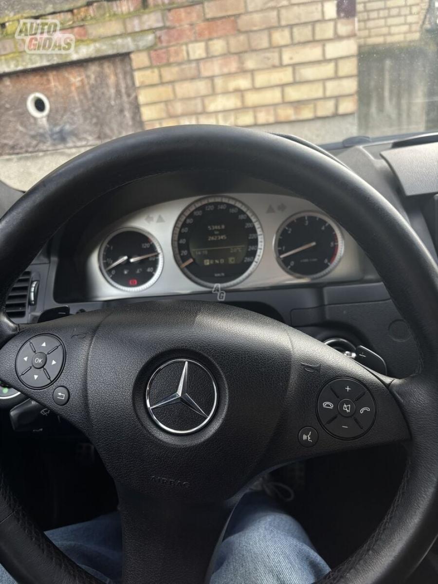 Melns Mercedes-Benz c-320 2008 Kauņa, ar dzinēja tilpumu 3.00 L un nobraukumu 400 tūkst. km par 4799 €, foto 12 vietnē AUTOMOTO.COM.LV
