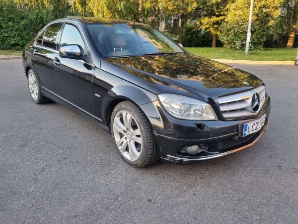 Черный Мерседес Ц 320 2008 в Каунас, объемом двигателя 2.99 л и пробегом 228 тыс. км за 3950 €, фото 5 на AUTOMOTO.COM.LV