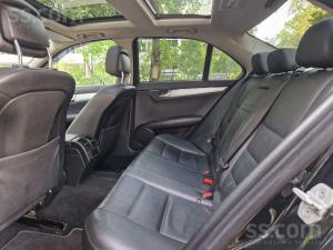 Melns Mercedes-Benz c-320 2008 Jūrmala, ar dzinēja tilpumu 3.00 L un nobraukumu 413 tūkst. km par 4300 €, foto 9 vietnē AUTOMOTO.COM.LV