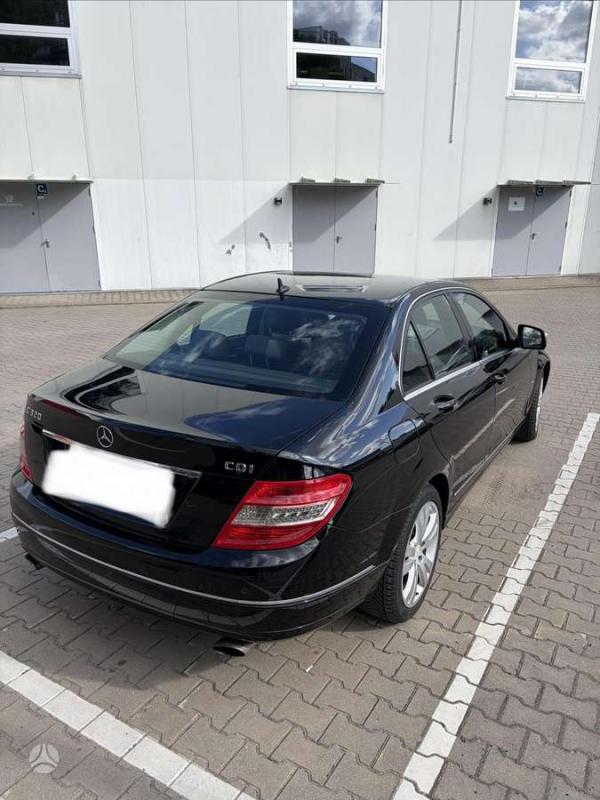 Black Mercedes-Benz c-320 2008 in Vilnius, with an engine capacity of 2.99 L and mileage of 180 thousand km for 4100 €, photo 3 on AUTOMOTO.COM.LV