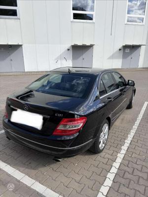 Black Mercedes-Benz c-320 2008 in Vilnius, with an engine capacity of 2.99 L and mileage of 180 thousand km for 4100 €, photo 4 on AUTOMOTO.COM.LV