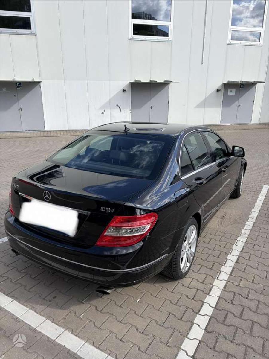 Black Mercedes-Benz c-320 2008 in Vilnius, with an engine capacity of 2.99 L and mileage of 180 thousand km for 4100 €, photo 4 on AUTOMOTO.COM.LV