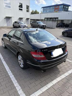 Black Mercedes-Benz c-320 2008 in Vilnius, with an engine capacity of 2.99 L and mileage of 180 thousand km for 4100 €, photo 5 on AUTOMOTO.COM.LV