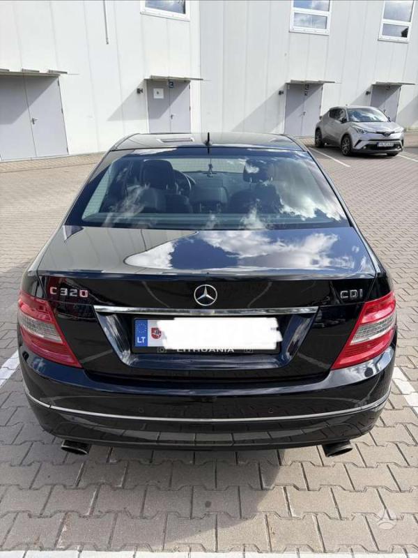 Black Mercedes-Benz c-320 2008 in Vilnius, with an engine capacity of 2.99 L and mileage of 180 thousand km for 4100 €, photo 5 on AUTOMOTO.COM.LV