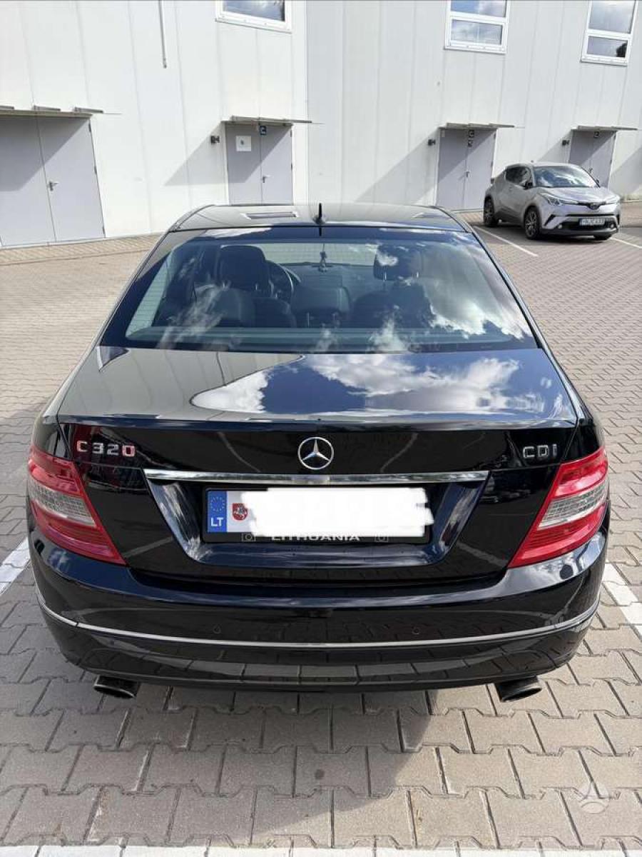 Black Mercedes-Benz c-320 2008 in Vilnius, with an engine capacity of 2.99 L and mileage of 180 thousand km for 4100 €, photo 6 on AUTOMOTO.COM.LV
