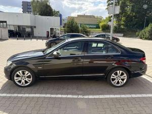 Black Mercedes-Benz c-320 2008 in Vilnius, with an engine capacity of 2.99 L and mileage of 180 thousand km for 4100 €, photo 7 on AUTOMOTO.COM.LV