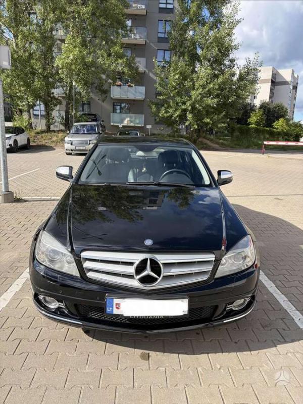 Black Mercedes-Benz c-320 2008 in Vilnius, with an engine capacity of 2.99 L and mileage of 180 thousand km for 4100 €, photo 7 on AUTOMOTO.COM.LV