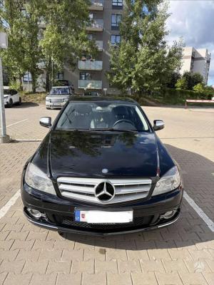 Black Mercedes-Benz c-320 2008 in Vilnius, with an engine capacity of 2.99 L and mileage of 180 thousand km for 4100 €, photo 8 on AUTOMOTO.COM.LV