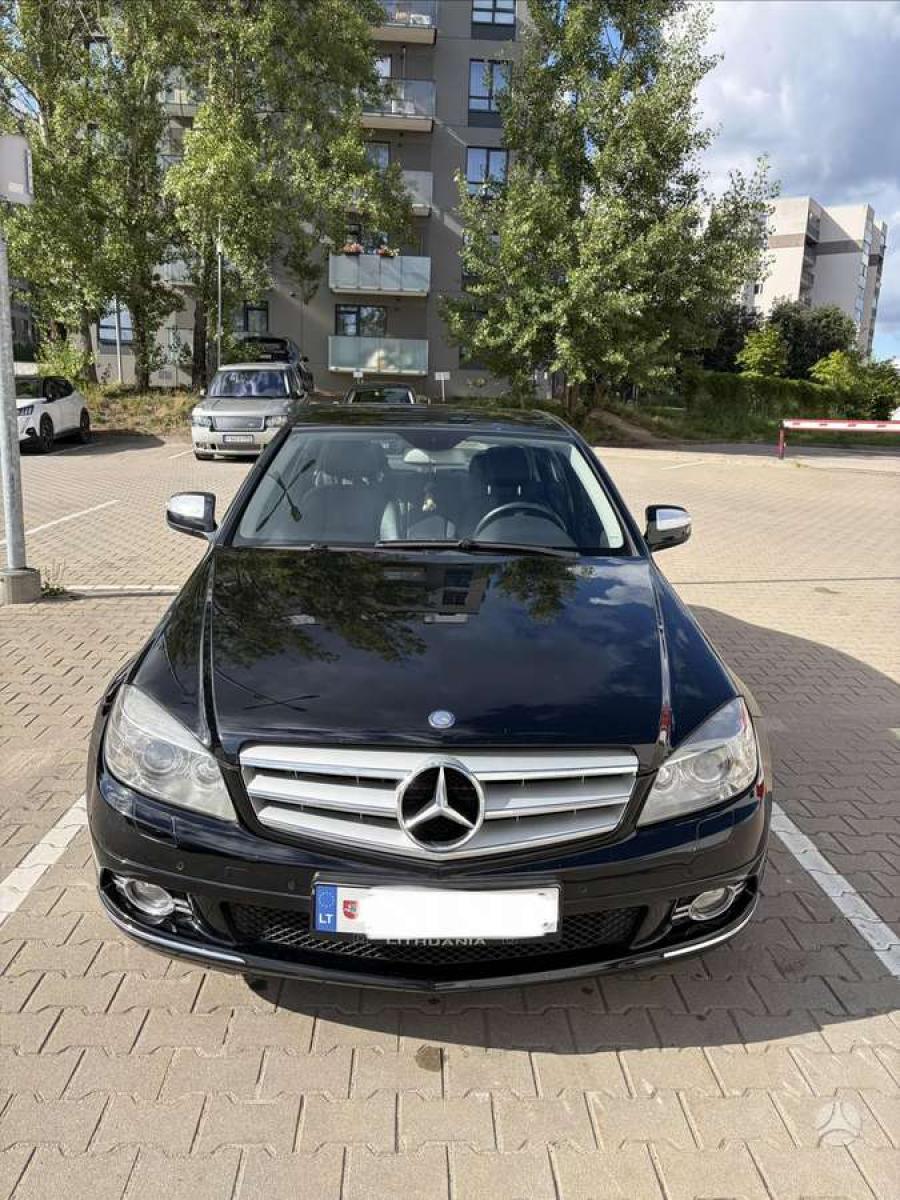 Black Mercedes-Benz c-320 2008 in Vilnius, with an engine capacity of 2.99 L and mileage of 180 thousand km for 4100 €, photo 8 on AUTOMOTO.COM.LV