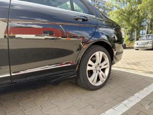Black Mercedes-Benz c-320 2008 in Vilnius, with an engine capacity of 2.99 L and mileage of 180 thousand km for 4100 €, photo 12 on AUTOMOTO.COM.LV
