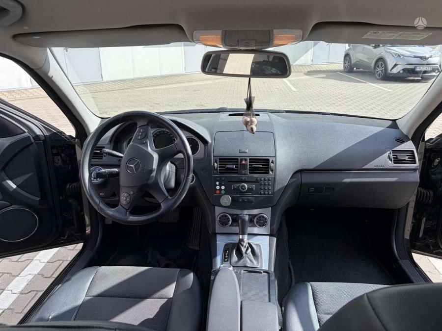 Black Mercedes-Benz c-320 2008 in Vilnius, with an engine capacity of 2.99 L and mileage of 180 thousand km for 4100 €, photo 15 on AUTOMOTO.COM.LV