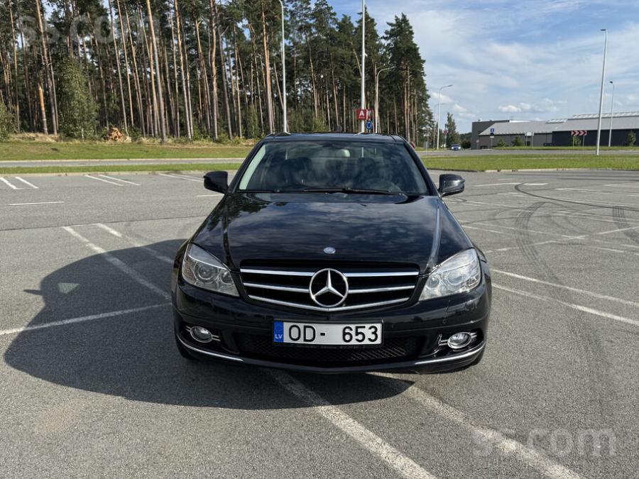 Black Mercedes-Benz c-320 2008 in Riga, with an engine capacity of 3.00 L and mileage of 392 thousand km for 5500 €, photo 3 on AUTOMOTO.COM.LV