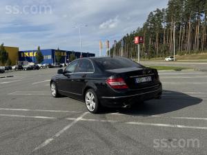 Black Mercedes-Benz c-320 2008 in Riga, with an engine capacity of 3.00 L and mileage of 392 thousand km for 5500 €, photo 4 on AUTOMOTO.COM.LV