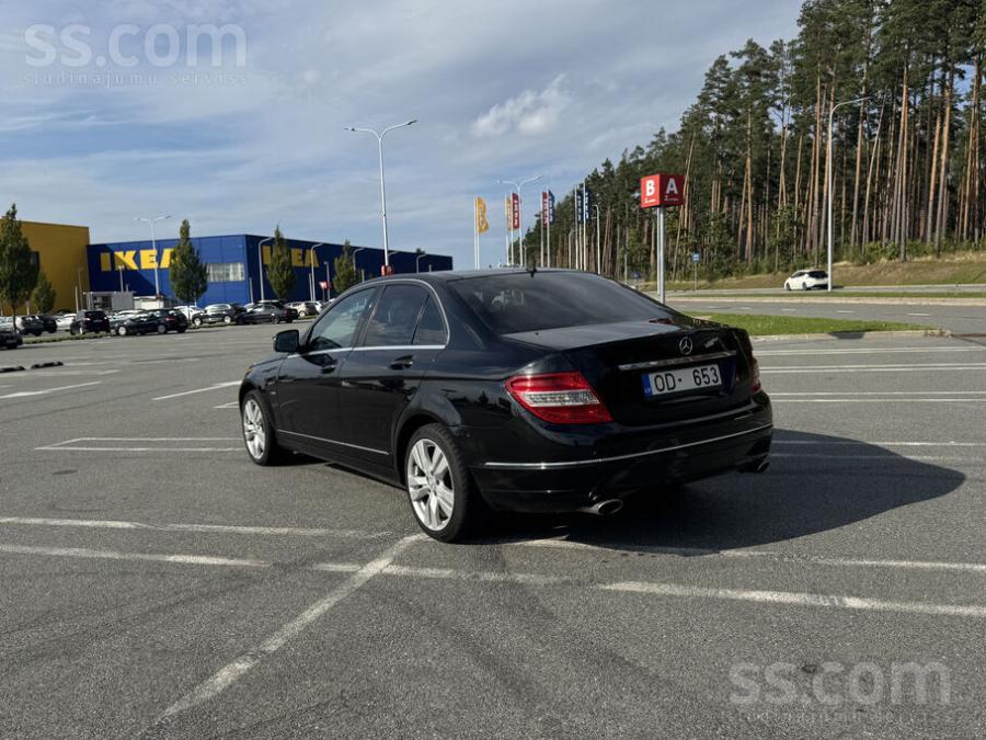 Black Mercedes-Benz c-320 2008 in Riga, with an engine capacity of 3.00 L and mileage of 392 thousand km for 5500 €, photo 4 on AUTOMOTO.COM.LV