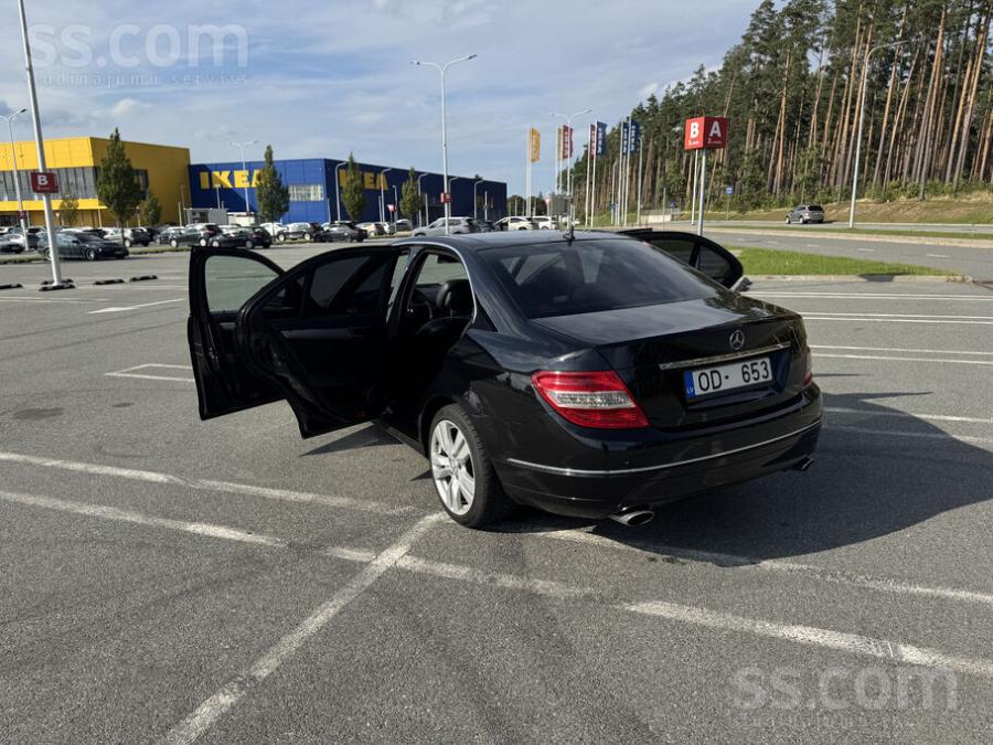 Black Mercedes-Benz c-320 2008 in Riga, with an engine capacity of 3.00 L and mileage of 392 thousand km for 5500 €, photo 6 on AUTOMOTO.COM.LV