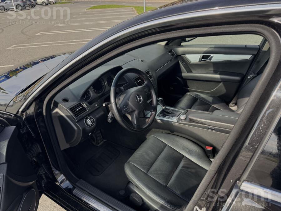 Black Mercedes-Benz c-320 2008 in Riga, with an engine capacity of 3.00 L and mileage of 392 thousand km for 5500 €, photo 10 on AUTOMOTO.COM.LV