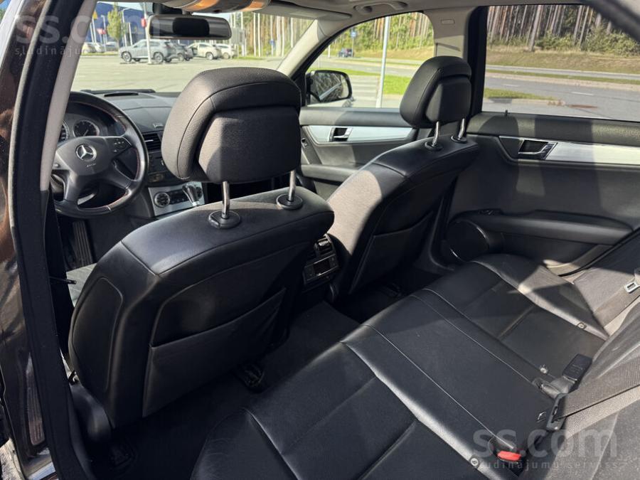 Black Mercedes-Benz c-320 2008 in Riga, with an engine capacity of 3.00 L and mileage of 392 thousand km for 5500 €, photo 11 on AUTOMOTO.COM.LV