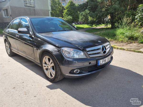 Melns Mercedes-Benz c-320 2008 Kauņa, ar dzinēja tilpumu 3.20 L un nobraukumu 303 tūkst. km par 2500 €, foto 3 vietnē AUTOMOTO.COM.LV