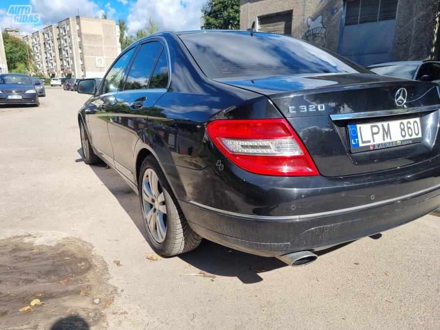 Melns Mercedes-Benz c-320 2008 Kauņa, ar dzinēja tilpumu 3.20 L un nobraukumu 303 tūkst. km par 2500 €, foto 4 vietnē AUTOMOTO.COM.LV
