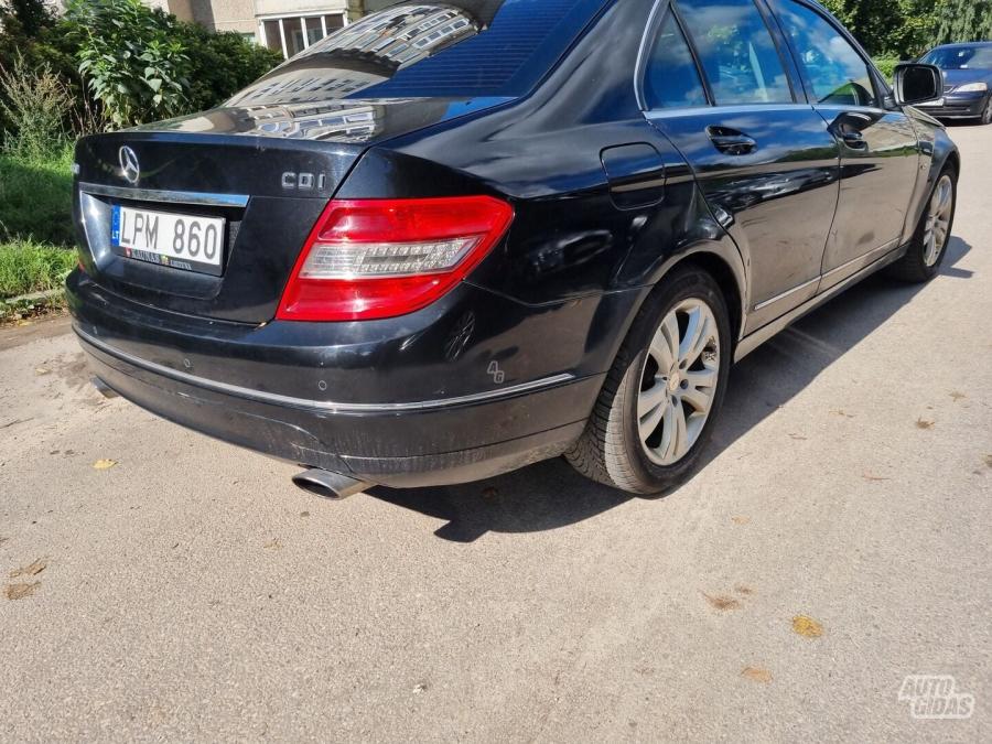 Melns Mercedes-Benz c-320 2008 Kauņa, ar dzinēja tilpumu 3.20 L un nobraukumu 303 tūkst. km par 2500 €, foto 5 vietnē AUTOMOTO.COM.LV