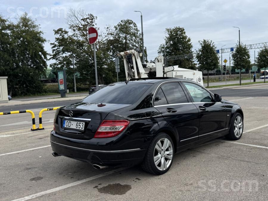 Melns Mercedes-Benz c-320 2008 Rīga, ar dzinēja tilpumu 3.00 L un nobraukumu 392 tūkst. km par 4995 €, foto 3 vietnē AUTOMOTO.COM.LV