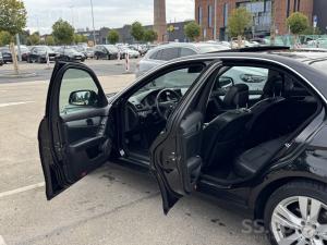 Melns Mercedes-Benz c-320 2008 Rīga, ar dzinēja tilpumu 3.00 L un nobraukumu 392 tūkst. km par 4995 €, foto 4 vietnē AUTOMOTO.COM.LV