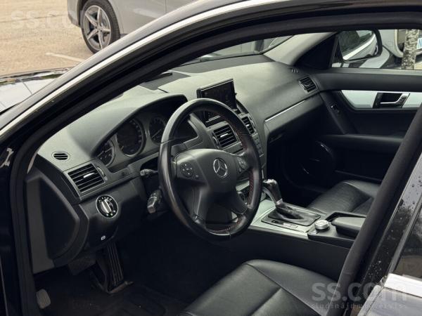 Black Mercedes-Benz c-320 2008 in Riga, with an engine capacity of 3.00 L and mileage of 392 thousand km for 4995 €, photo 5 on AUTOMOTO.COM.LV