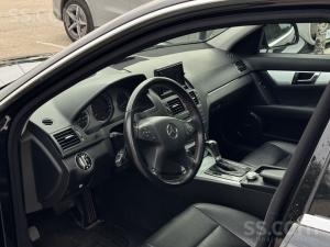 Melns Mercedes-Benz c-320 2008 Rīga, ar dzinēja tilpumu 3.00 L un nobraukumu 392 tūkst. km par 4995 €, foto 5 vietnē AUTOMOTO.COM.LV