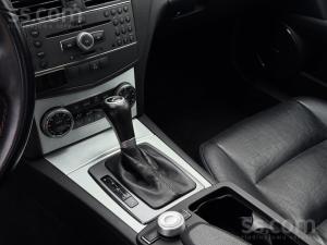 Melns Mercedes-Benz c-320 2008 Rīga, ar dzinēja tilpumu 3.00 L un nobraukumu 392 tūkst. km par 4995 €, foto 6 vietnē AUTOMOTO.COM.LV