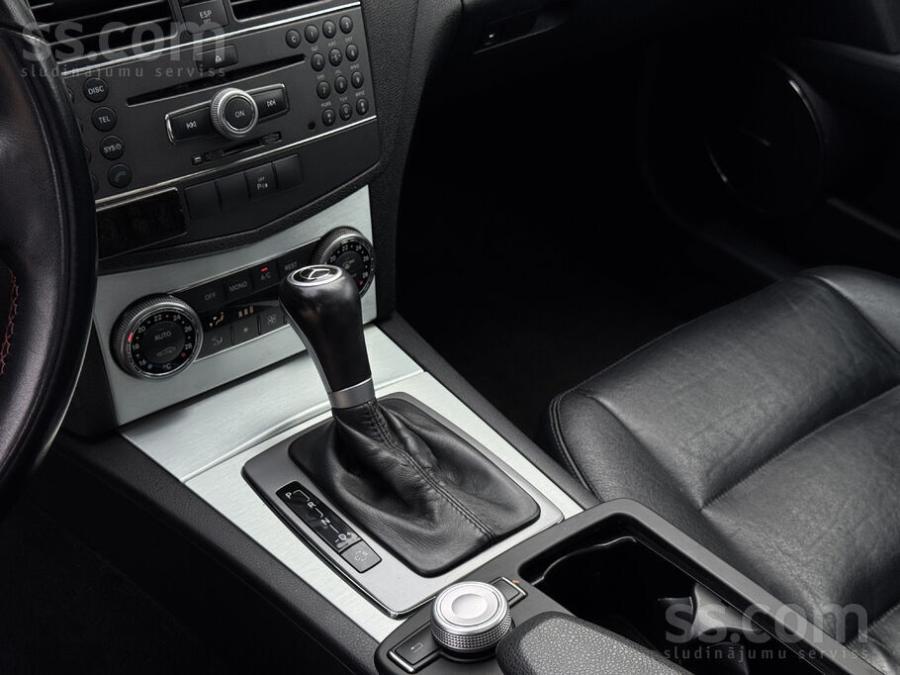 Melns Mercedes-Benz c-320 2008 Rīga, ar dzinēja tilpumu 3.00 L un nobraukumu 392 tūkst. km par 4995 €, foto 6 vietnē AUTOMOTO.COM.LV