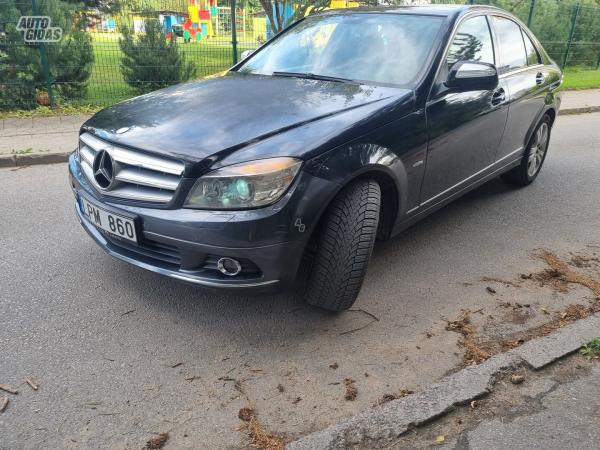Mercedes-Benz c-320 2009 Kauņa vietnē Melns Mercedes-Benz c-320 2009 Kauņa, ar dzinēja tilpumu 3.20 L un nobraukumu 307 tūkst. km par 2650 €, foto 3 vietnē AUTOMOTO.COM.LV