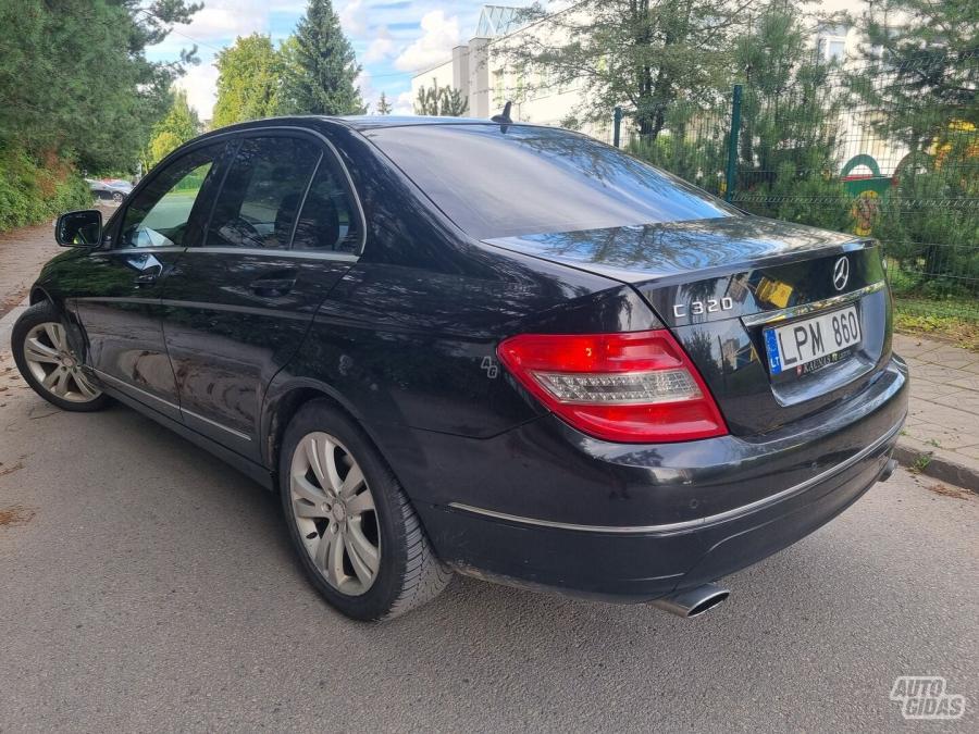 Черный Мерседес Ц 320 2009 в Каунас, объемом двигателя 3.20 л и пробегом 312 тыс. км за 2300 €, фото 4 на AUTOMOTO.COM.LV