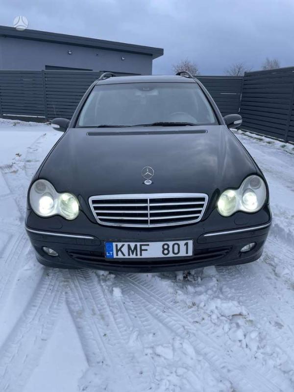 Melns Mercedes-Benz c-320 2006 Alīta, ar dzinēja tilpumu 2.99 L un nobraukumu 360 tūkst. km par 2999 €, foto 3 vietnē AUTOMOTO.COM.LV