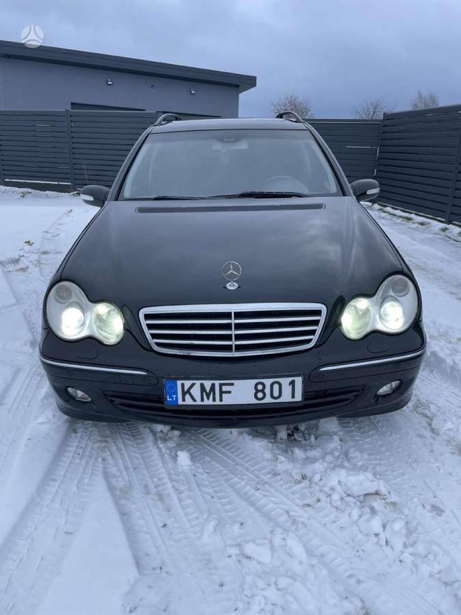 Melns Mercedes-Benz c-320 2006 Alīta, ar dzinēja tilpumu 2.99 L un nobraukumu 360 tūkst. km par 2999 €, foto 3 vietnē AUTOMOTO.COM.LV