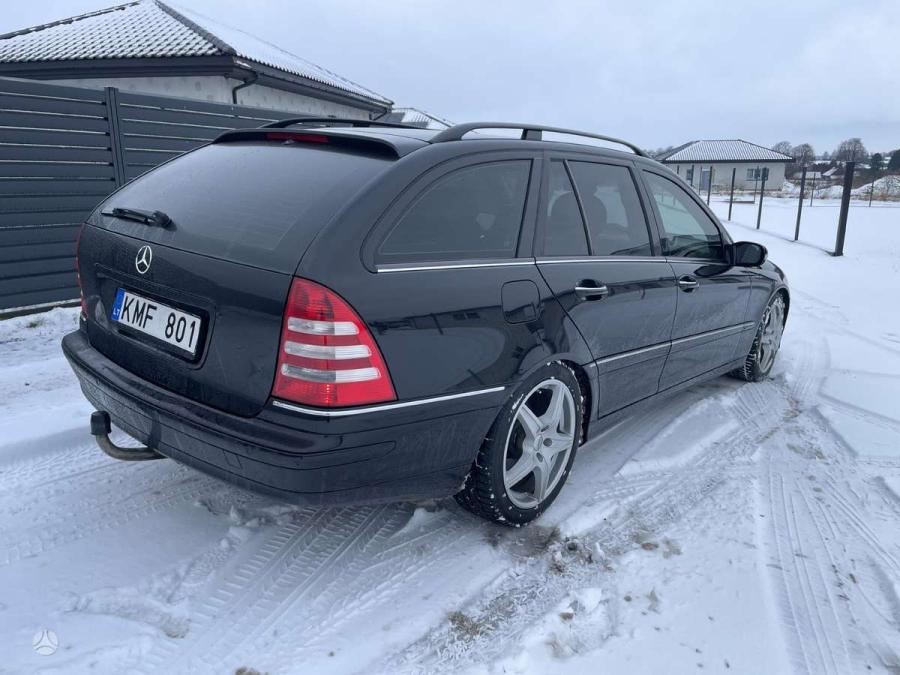 Melns Mercedes-Benz c-320 2006 Alīta, ar dzinēja tilpumu 2.99 L un nobraukumu 360 tūkst. km par 2999 €, foto 7 vietnē AUTOMOTO.COM.LV