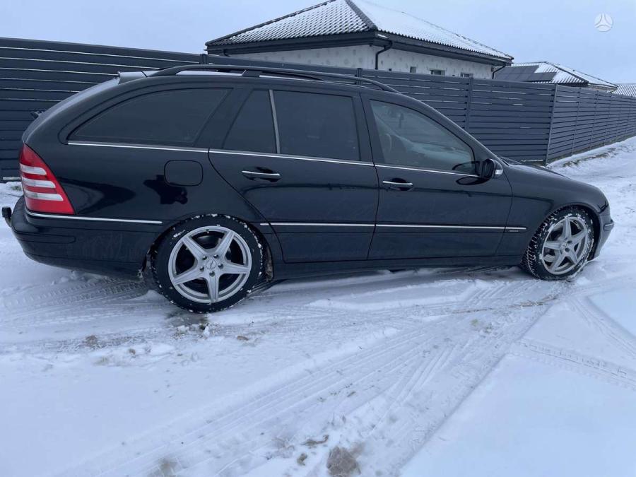Melns Mercedes-Benz c-320 2006 Alīta, ar dzinēja tilpumu 2.99 L un nobraukumu 360 tūkst. km par 2999 €, foto 8 vietnē AUTOMOTO.COM.LV