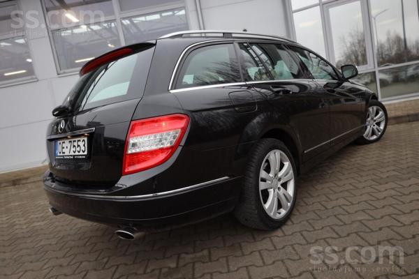 Black Mercedes-Benz c-320 2008 in Riga, with an engine capacity of 3.00 L and mileage of 0 thousand km for 5495 €, photo 7 on AUTOMOTO.COM.LV