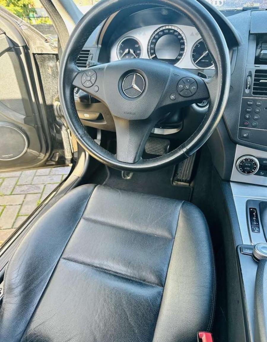 Black Mercedes-Benz c-320 2008 in Kaunas, with an engine capacity of 2.99 L and mileage of 270 thousand km for 3850 €, photo 9 on AUTOMOTO.COM.LV