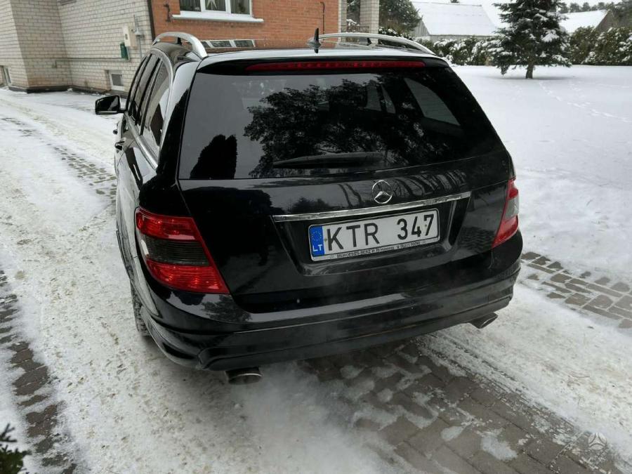 Melns Mercedes-Benz c-320 2008 Kauņa, ar dzinēja tilpumu 3.00 L un nobraukumu 310 tūkst. km par 4400 €, foto 4 vietnē AUTOMOTO.COM.LV