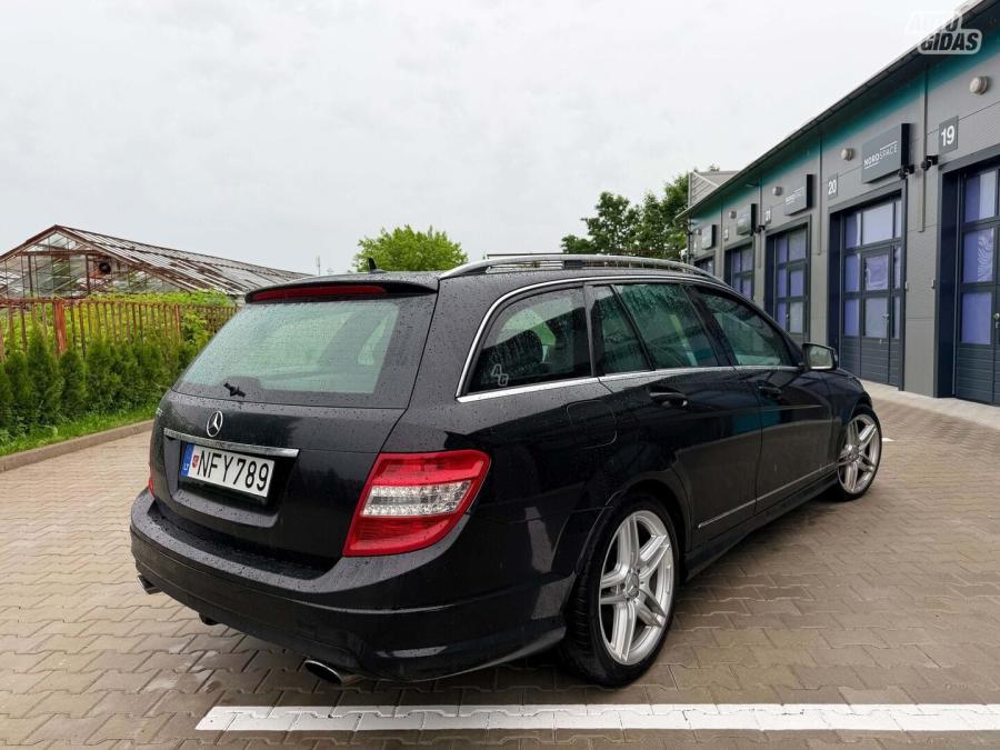 Black Mercedes-Benz c-320 2008 in Panevezys, with an engine capacity of 3.20 L and mileage of 400 thousand km for 3300 €, photo 5 on AUTOMOTO.COM.LV