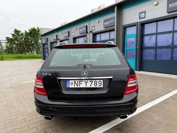 Black Mercedes-Benz c-320 2008 in Panevezys, with an engine capacity of 3.20 L and mileage of 400 thousand km for 3300 €, photo 8 on AUTOMOTO.COM.LV