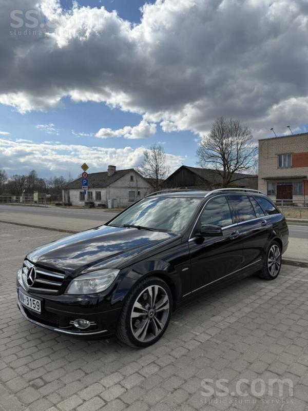 Melns Mercedes-Benz c-320 2008 Krāslava, ar dzinēja tilpumu 3.00 L un nobraukumu 383 tūkst. km par 6500 €, foto 1 vietnē AUTOMOTO.COM.LV