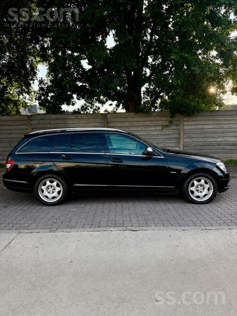 Black Mercedes-Benz c-320 2008 in Jelgava, with an engine capacity of 3.00 L and mileage of 385 thousand km for 5020 €, photo 4 on AUTOMOTO.COM.LV